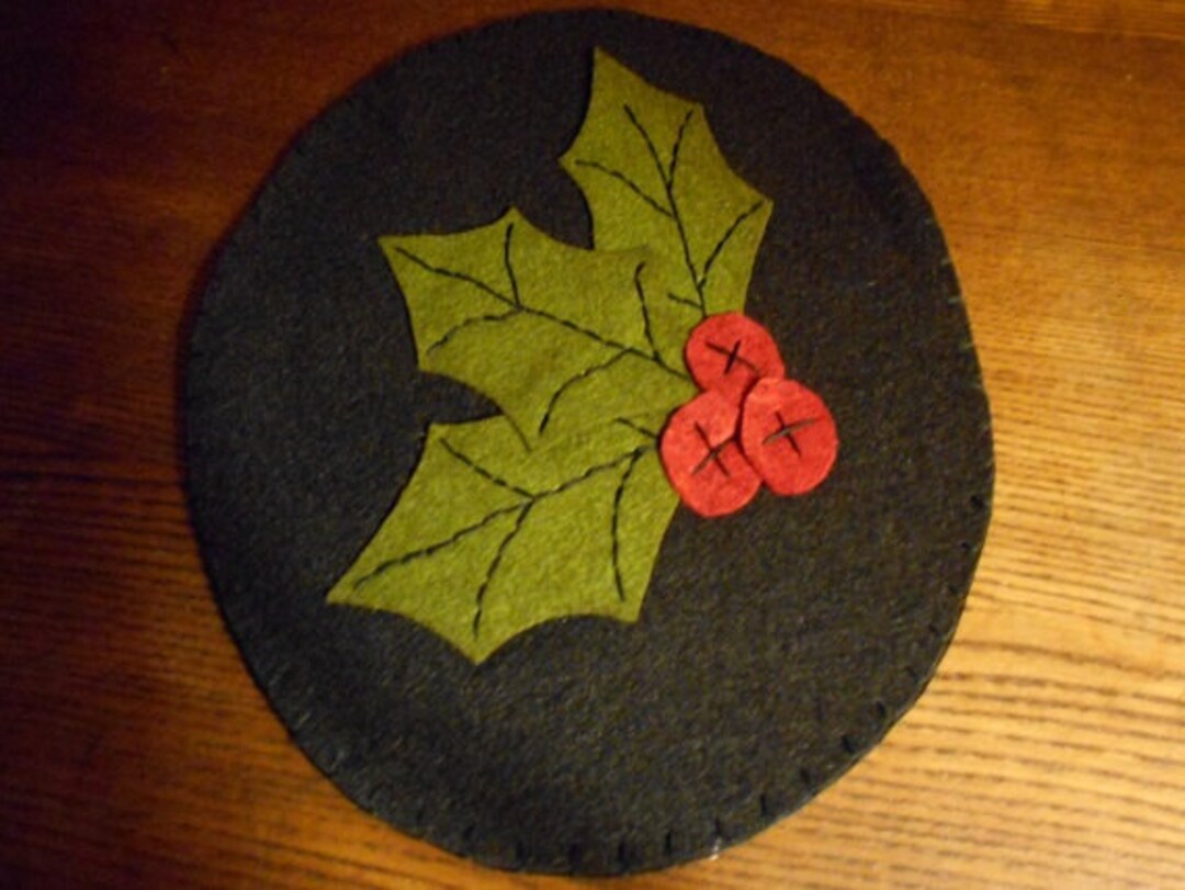 Holly Candle Mat / Christmas Candle Mat / Holly Mat /christmas - Etsy