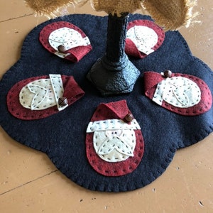 Santa Candle Mat / Santas/ Christmas Candle Mat / Santa Table Mat ...