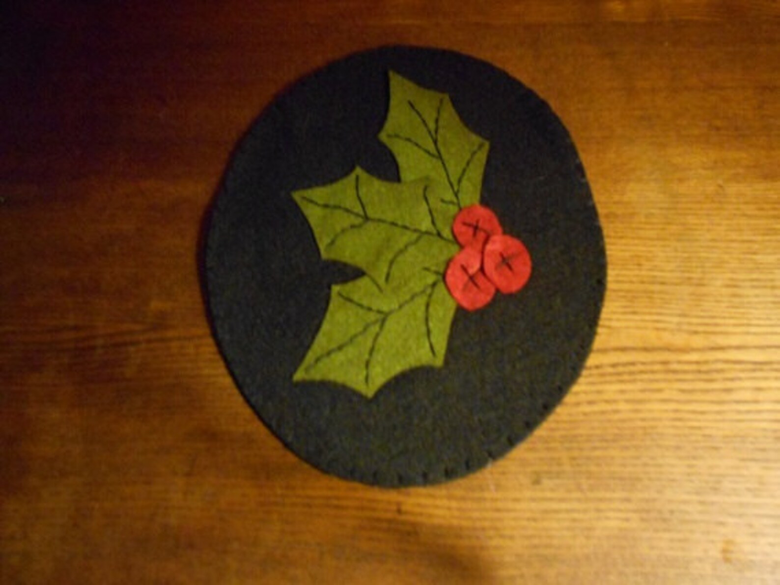 Holly Candle Mat / Christmas Candle Mat / Holly Mat /christmas - Etsy