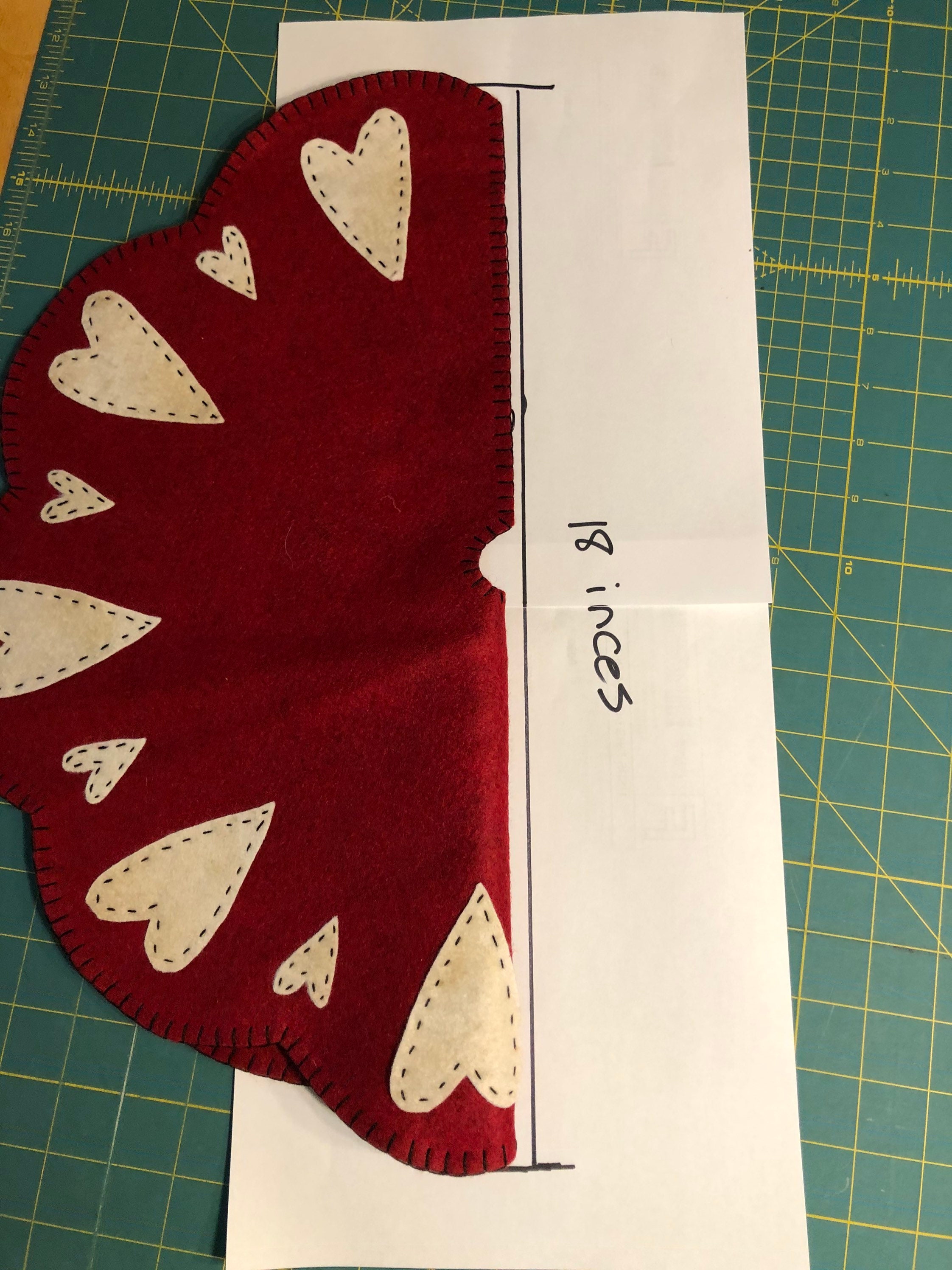 Shamrock Tree Skirt (hole in Center) Measuring 18 Inches off White ...