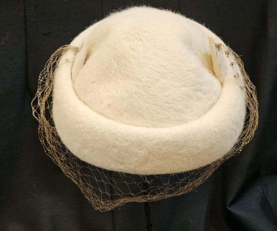 1950s Vintage Oatmeal Wool Netted Hat, Julius Garfinc… - Gem