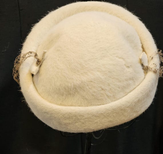 1950s Vintage Oatmeal Wool Netted Hat, Julius Garfinc… - Gem