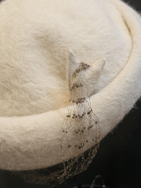 1950s Vintage Oatmeal Wool Netted Hat, Julius Garfinc… - Gem