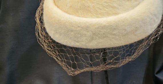1950s Vintage Oatmeal Wool Netted Hat, Julius Garfinc… - Gem