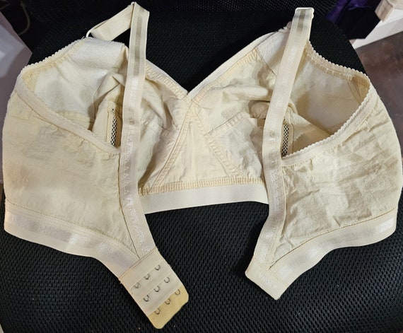 1950s Vintage Ecru Cotton Cone / Bullet Bra Larger S… - Gem