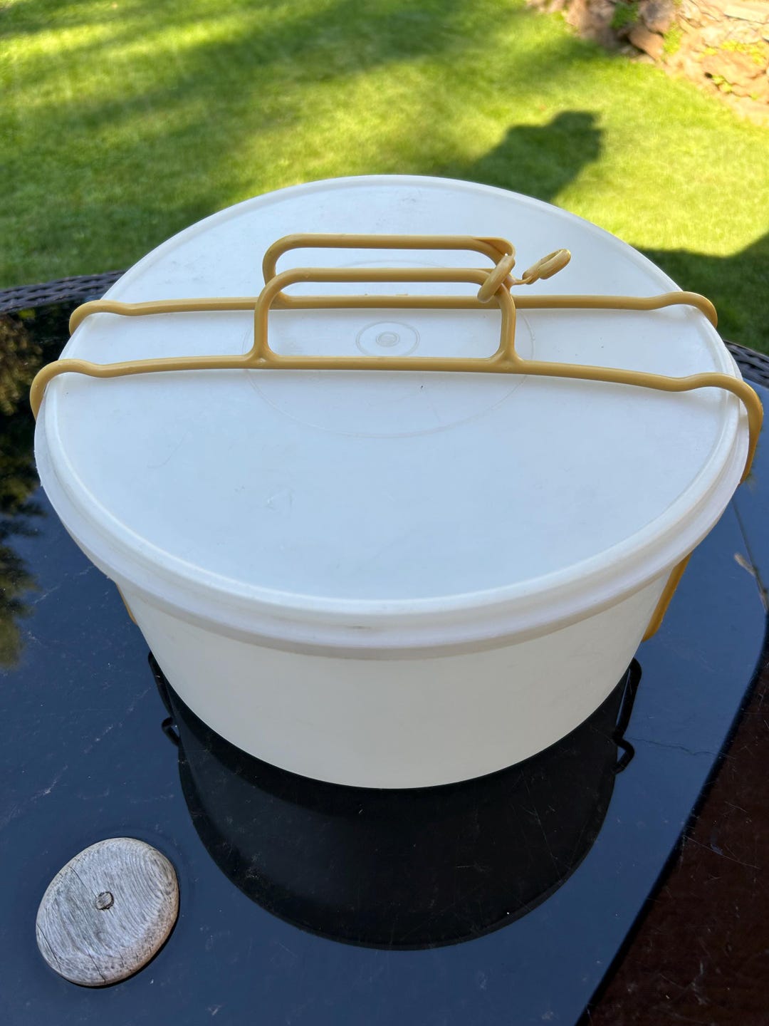 Vintage Tupperware 12” Round Keeper Lg Storage Container # 256 W Handle ...