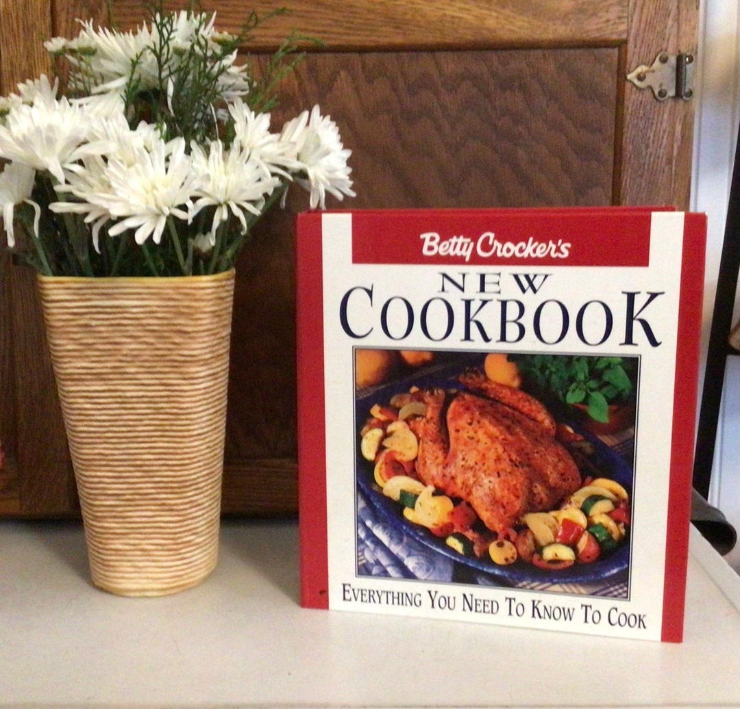 Vintage 1996 Betty Crocker’s New Cookbook, Collectible Red Covered ...