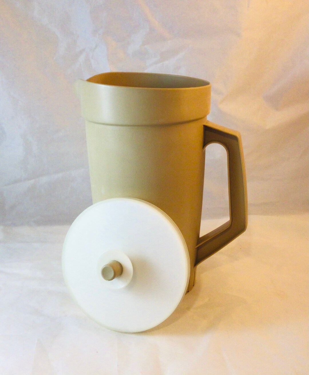 Vintage Tupperware Pitcher W Push Button Lid 800 in Tan 2 Quart, Beige ...
