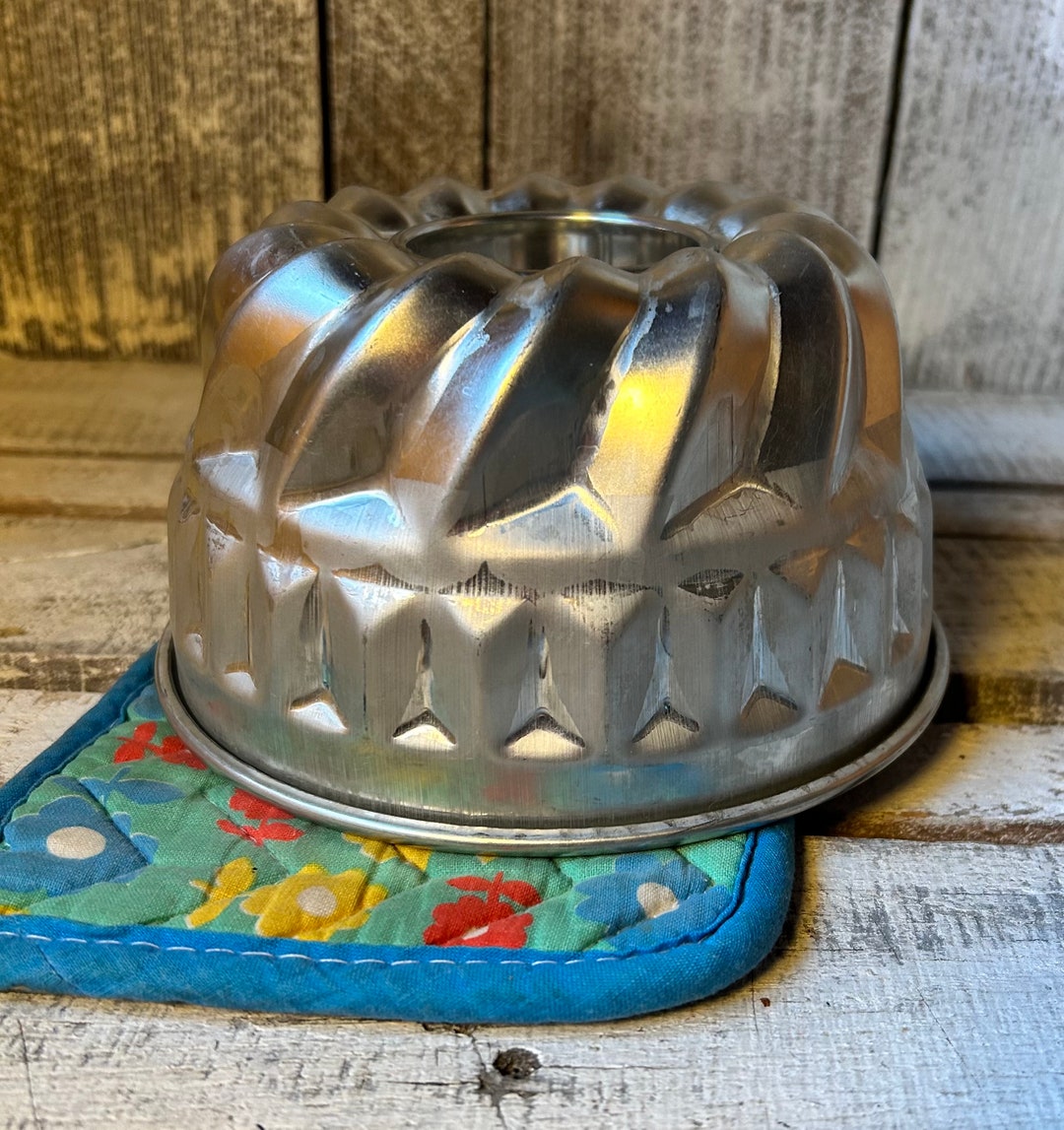 Vintage Kaiser Spiral Bundt Pan Mold Made in Germany, Kitchen Mold ...