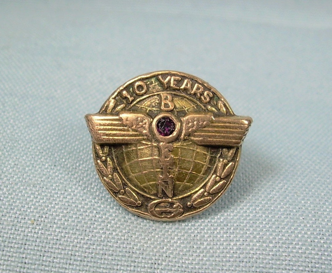 10K BOEING TOTEM POLE Pink Ruby Screw Back Pin-employee Ten 10 Years of ...