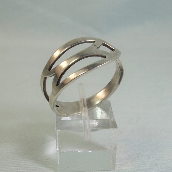 Gothic Cathedral Window Ring - Etsy