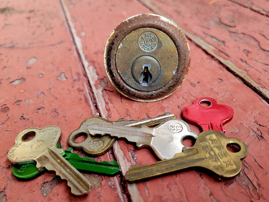 Vintage Eagle Lock With Rosette and 6 Working Keys - Etsy
