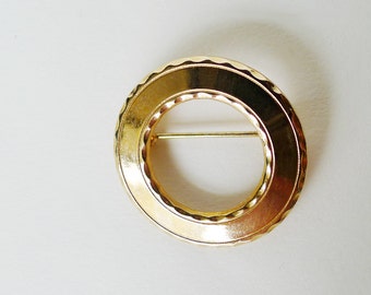 Gold circle pin | Etsy