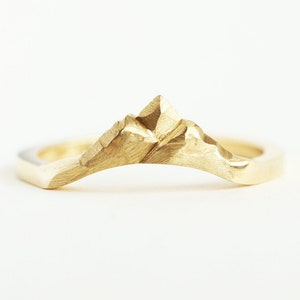 Mountain Range Ring, Mountain Textured Band, Womens Wedding Curved ...