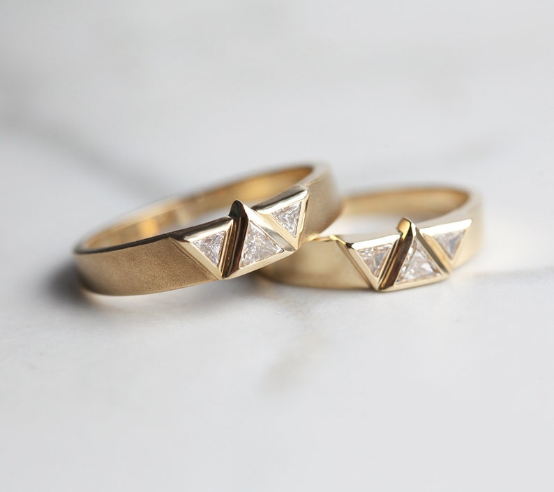 Modern Three Diamond Ring Triangle Diamond Engagement Ring - Etsy