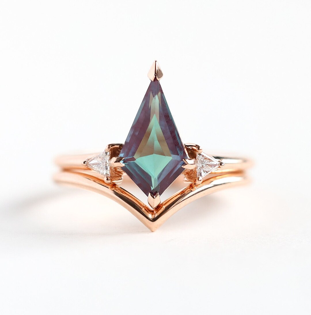 Kite Alexandrite Ring Set With Chevron Band. Three Stone - Etsy