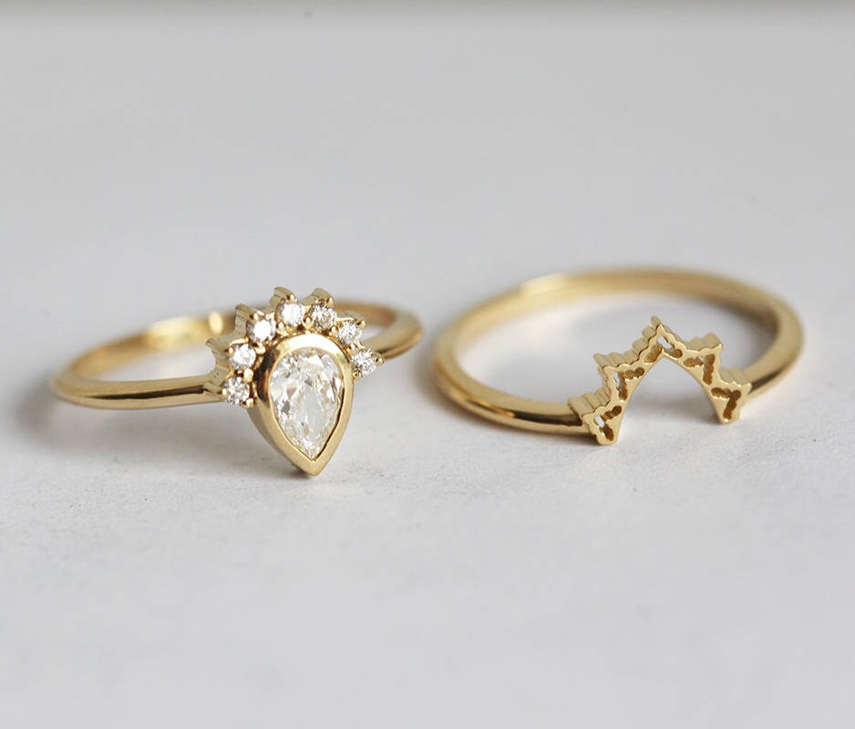 Pear Diamond Engagement Ring or Wedding Set with Lace Curved V | Etsy
