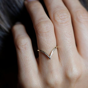 Diamond Curved Wedding Band, 14k Solid Yellow Gold Pointed Ring With ...