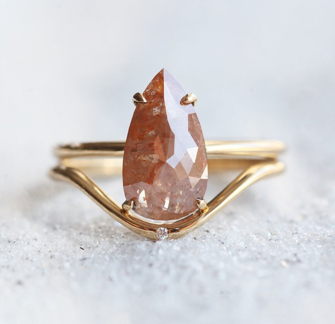 Peach Red Diamond Ring Set, Unique Pear Diamond Set With Modern Curved ...