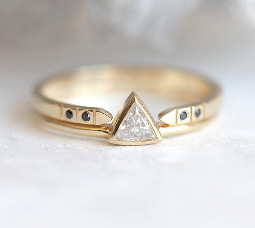 Modern Wedding Ring Set With Triangle Diamond Solitaire Ring With ...