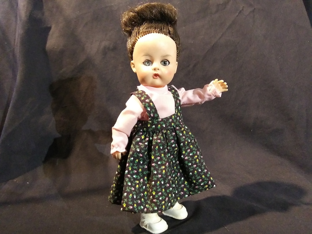1960's Vintage Vinyl Doll. 9 Inches Tall. Pretty Brunette With Blinking ...