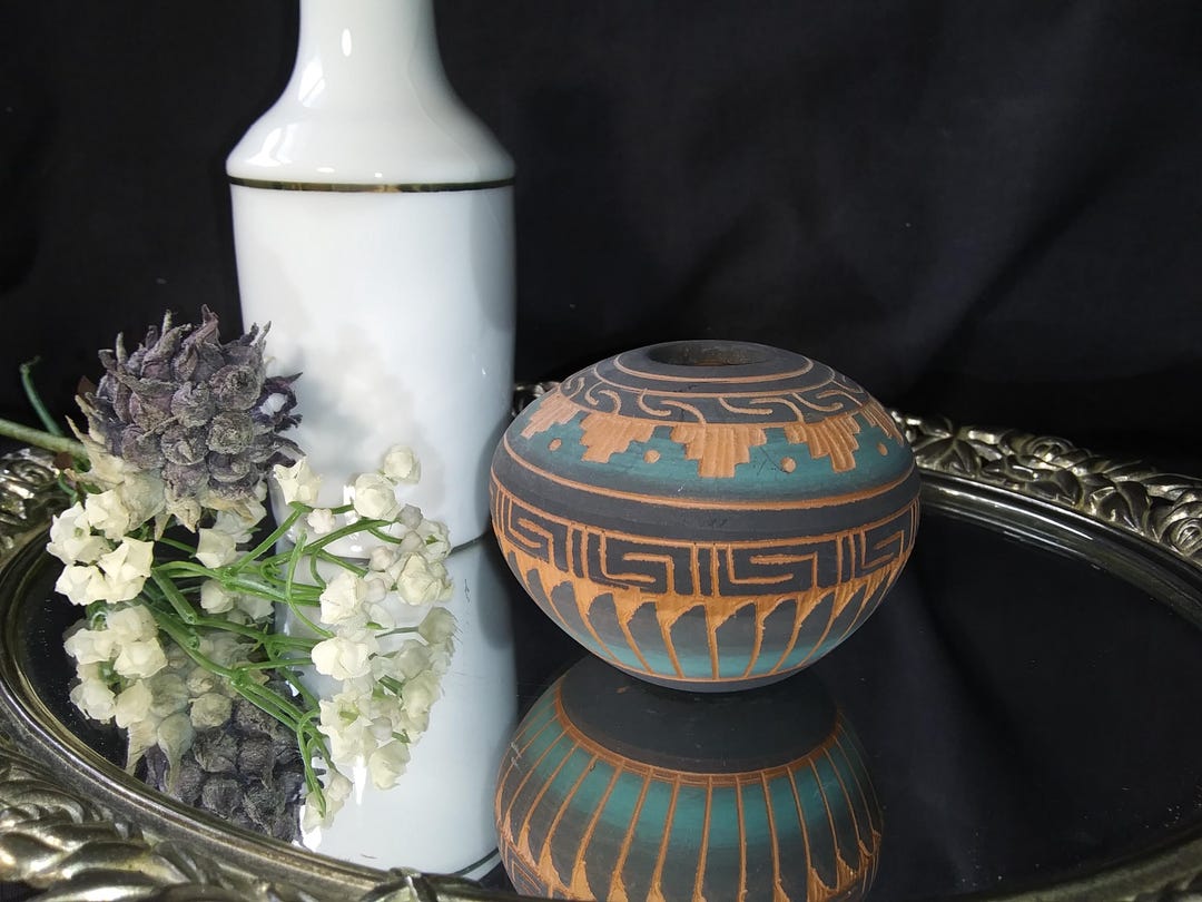 Mini Navajo Pottery Pot. Artist Signed, JB Dine. Finely Detailed ...