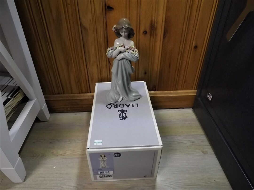 Vintage Lladro "petals of Love" #6346 With Original Box. Young Girl With Flowers. Slight Damage ...