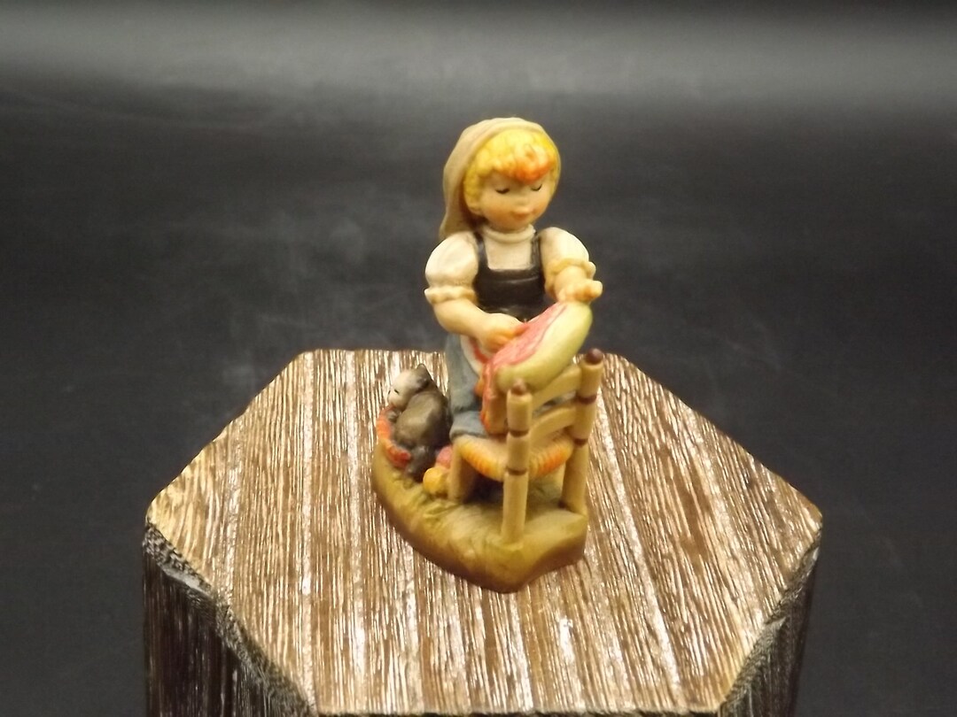 Vintage Anri Wood Figurine: Girl Sewing Heart, Juan Ferrandiz Design - Etsy