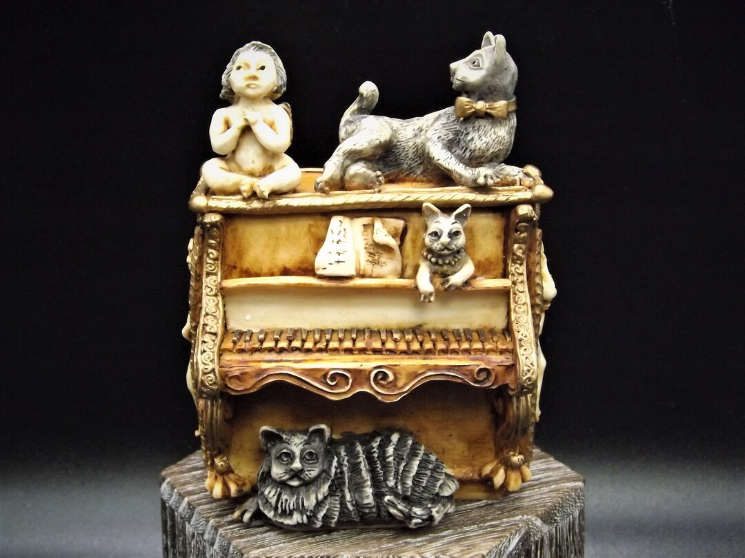 Closeout Sale Harmony Kingdom Clair De Lune peezer, Paws and Po Po's ...