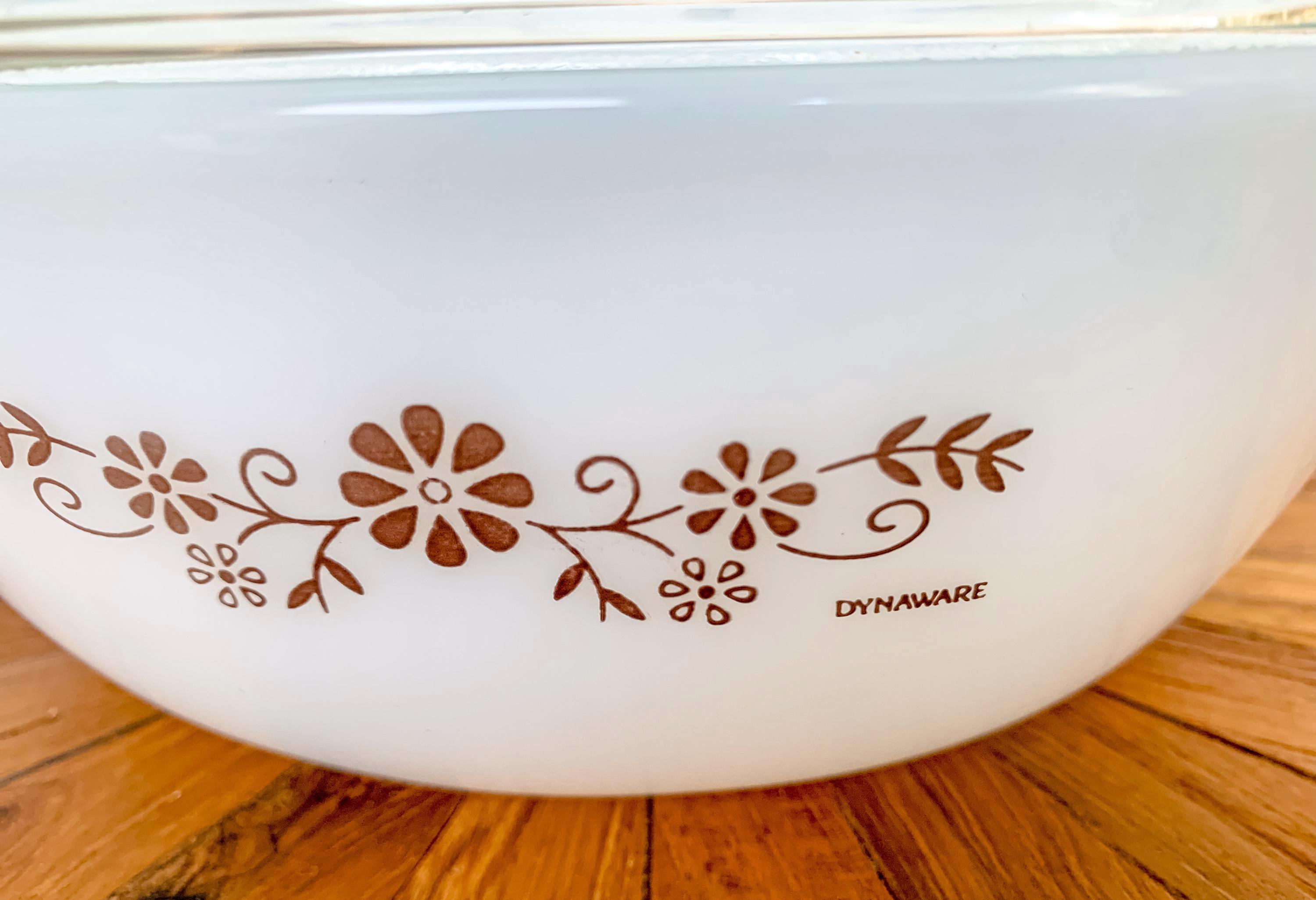 Vintage Dynaware Pyr-o-rey Termocrisa Milk Glass Covered Casserole - 2. ...
