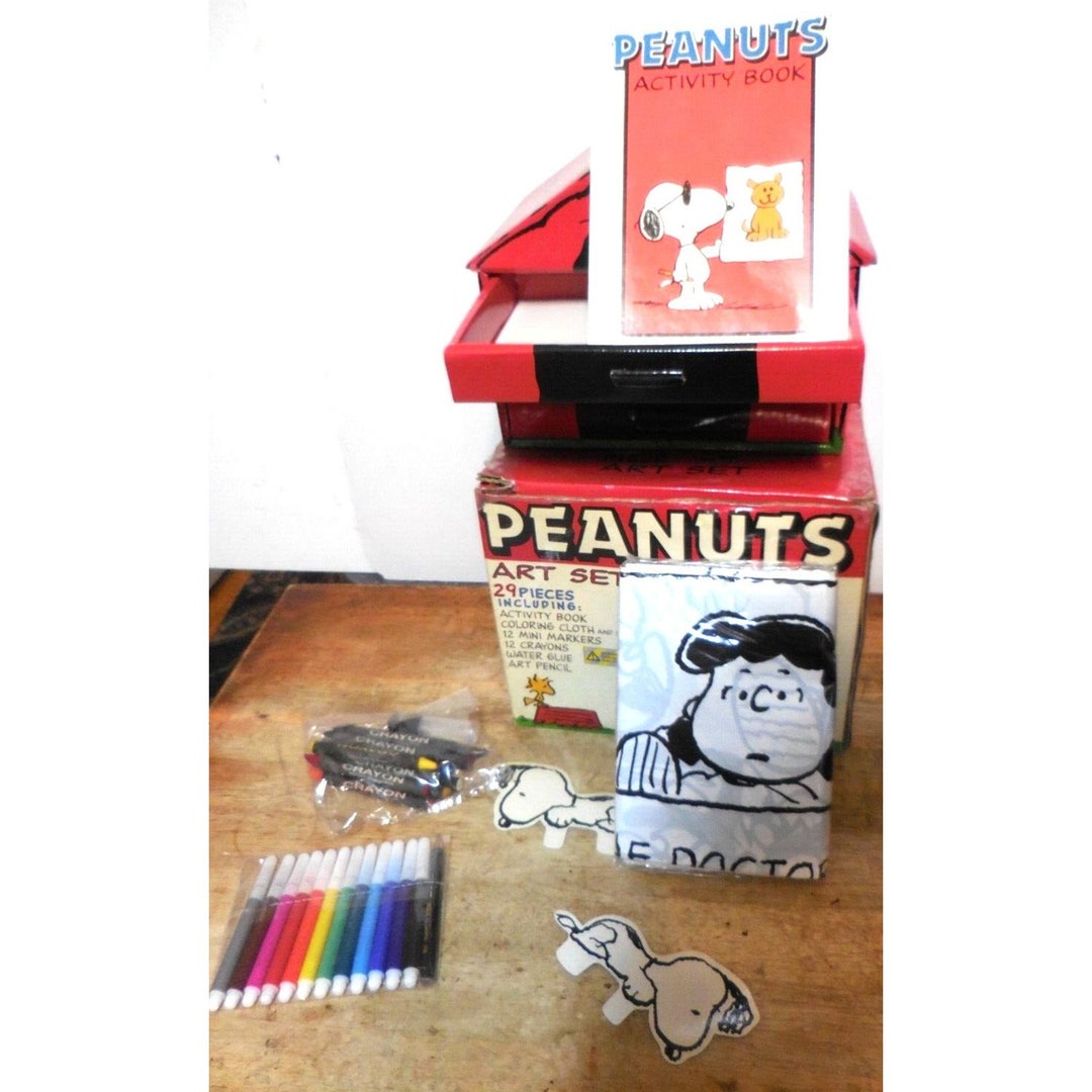 Peanuts 29 Piece Art Set Activity Book 12 Mini Markers 12 Crayons Water ...
