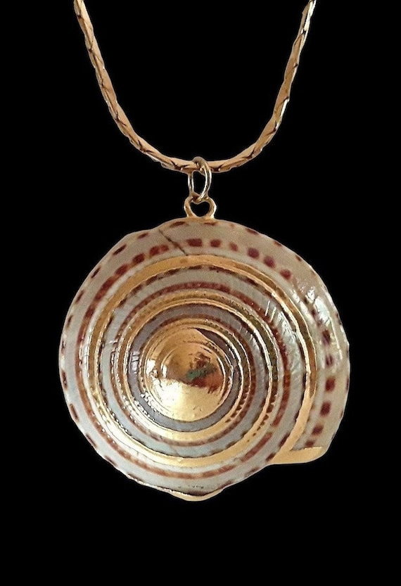 Vintage gold sea shell - Gem