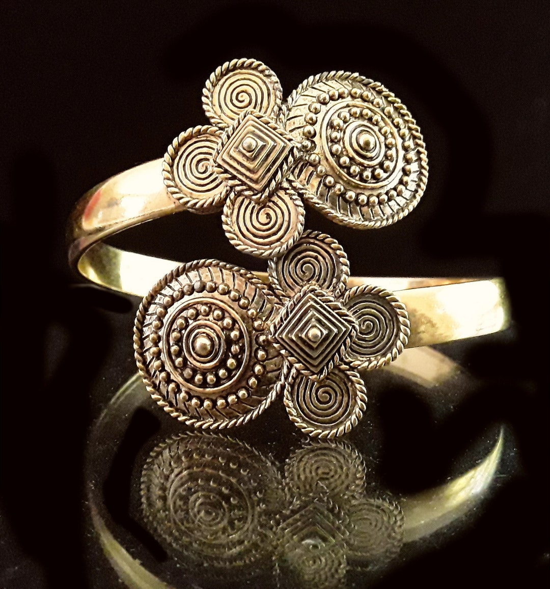 Etruscan By-pass Cuff Bracelet AVON by JOSE BARRERA Gold - Etsy