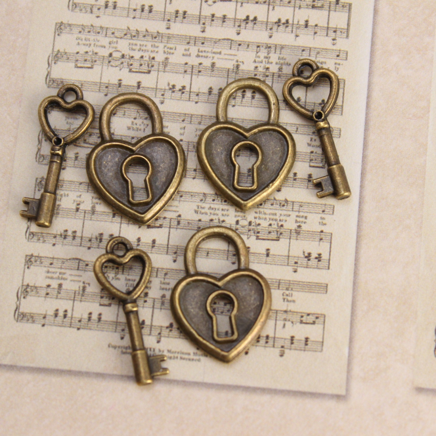 5 Set Antique Brass Vintage Style Heart Small Lock & Key Charms - Etsy