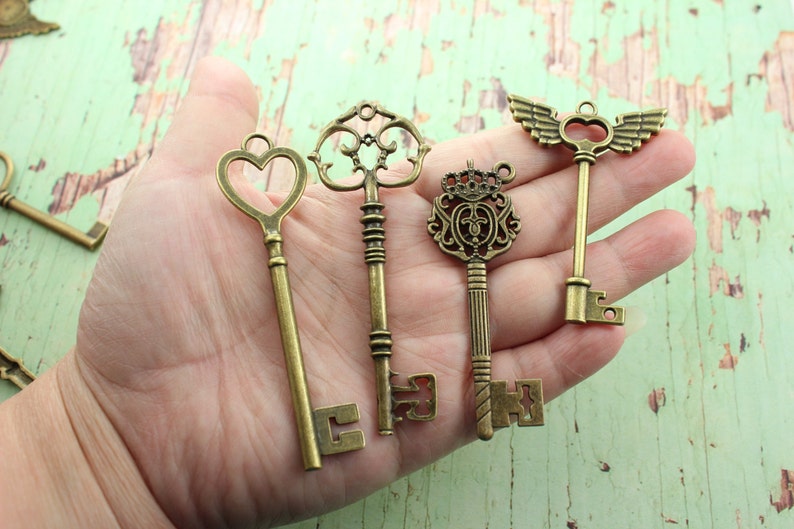 Set of 18 Large Skeleton Key Collection Antiqued Brass - Etsy