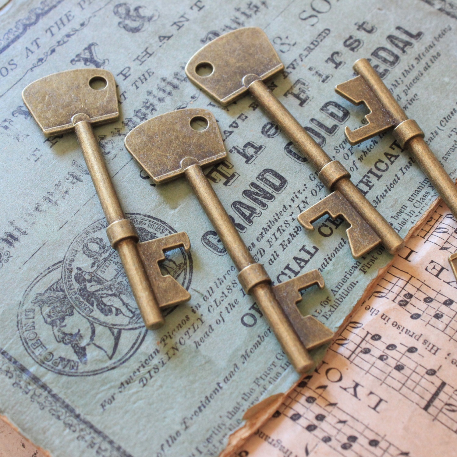 10 Skeleton Keys Bottle Openers Antique Brass Double Sided Alice in ...