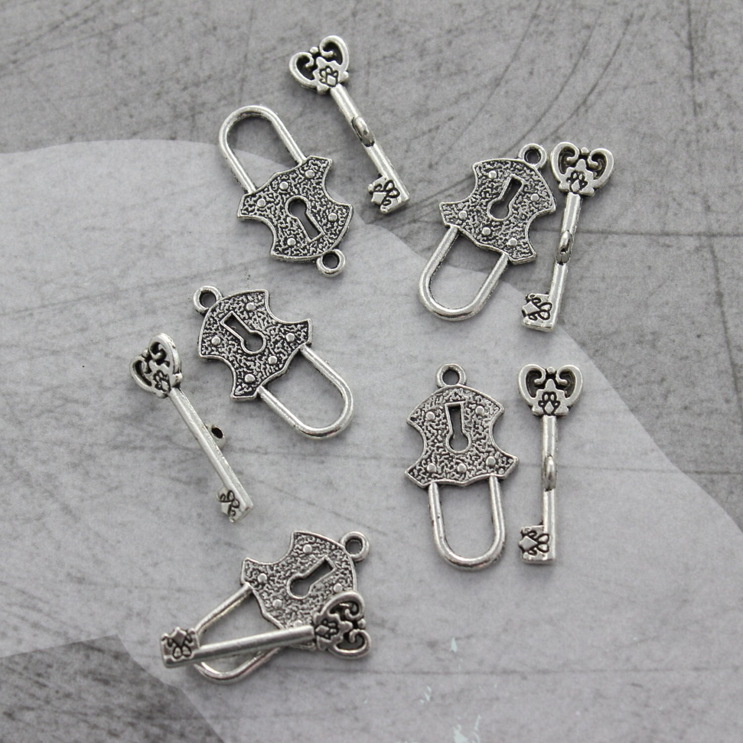 10 Set Antique Silver Lock and Key Toggle Clasp | Etsy