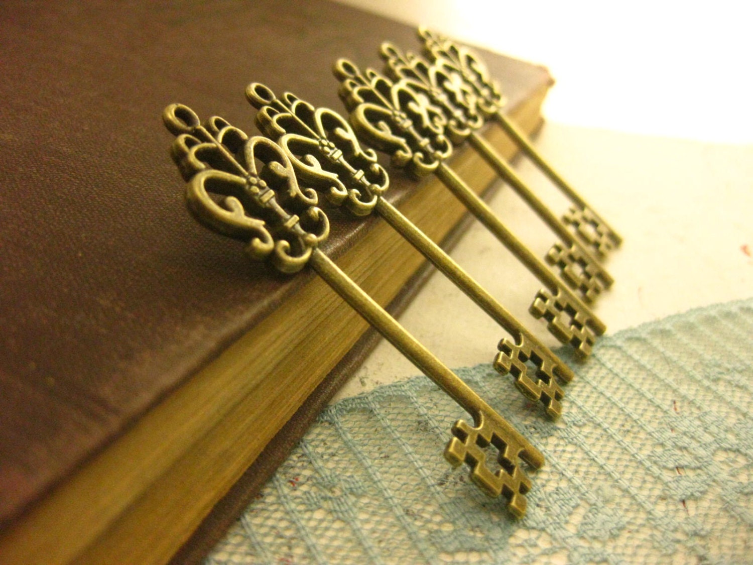 100 pcs Large Antique Brass Double sided skeleton Key Charms | Etsy