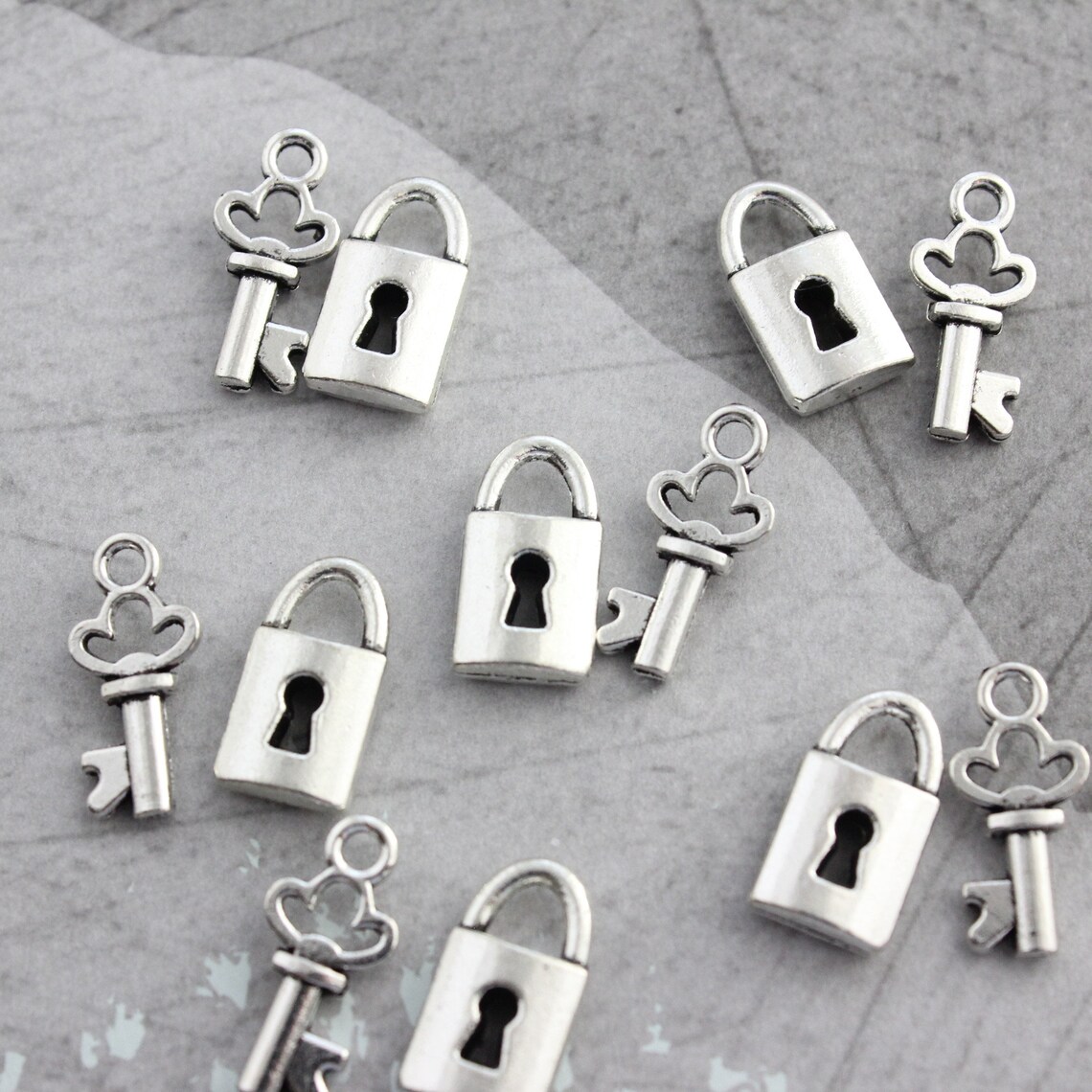 5 Set Antique Silver Vintage Style Tiny Lock & Key Charms - Etsy