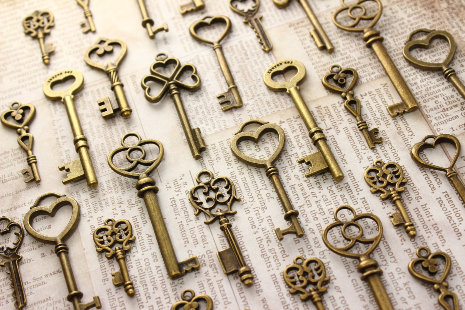 50 Heart Skeleton Key Collection Antiqued Brass Wedding Key Wholesale ...