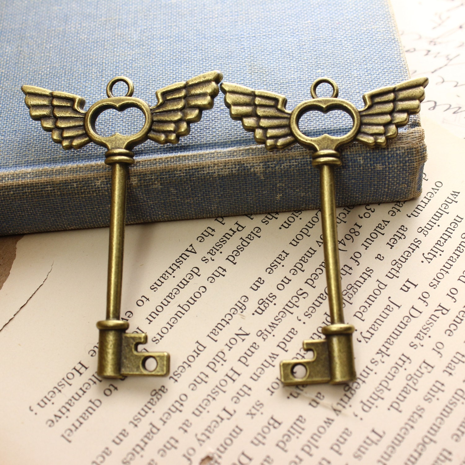 10 Angel Wing Keys Double Sided Antique Brass Steampunk - Etsy