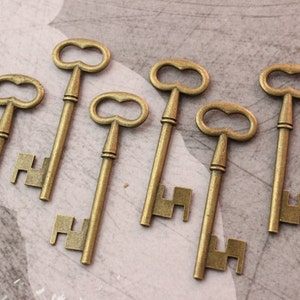 Skeleton Keys Double Sided Antique Brass Steampunk Supplies Wedding Key ...