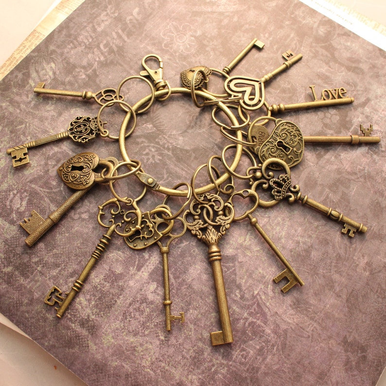 Set of 12 Large Skeleton Keys With 4 Locks on A Big Ring - Etsy