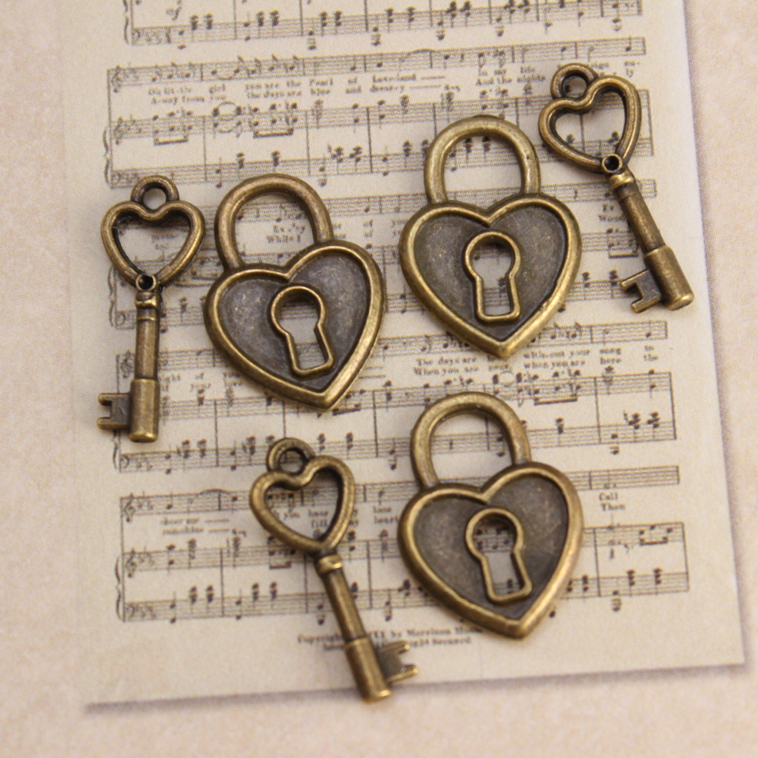5 Set Antique Brass Vintage Style Heart Small Lock & Key Charms - Etsy