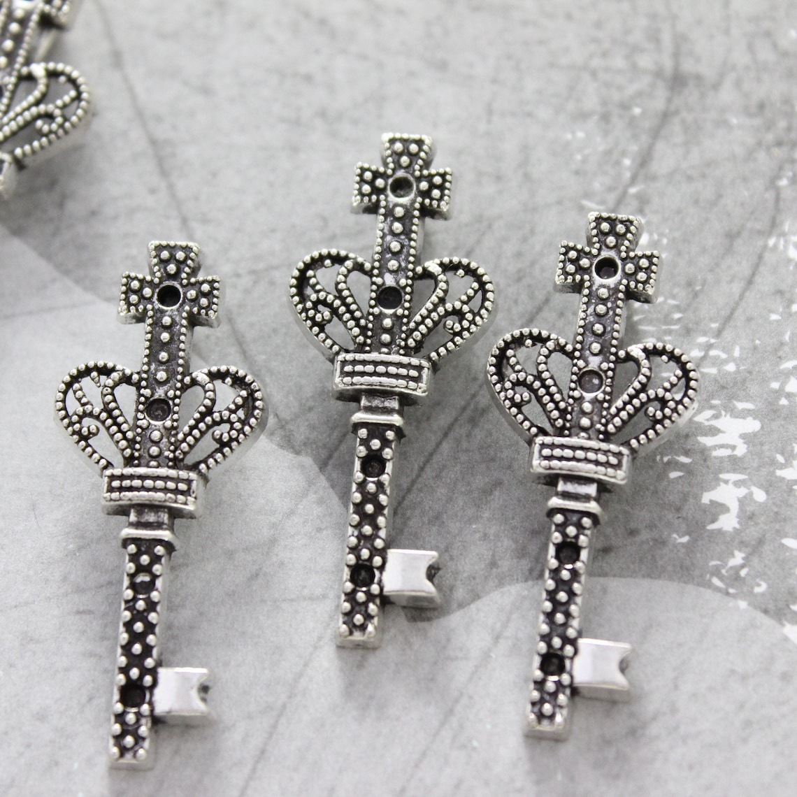 10 Pcs Antique Silver Skeleton Key Charm Cross Heart Keys - Etsy