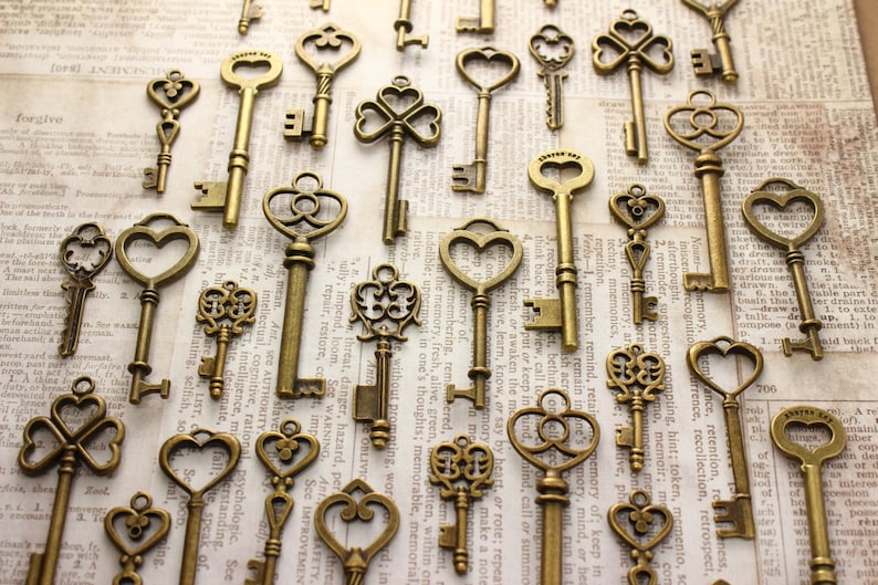 50 Heart Skeleton Key Collection Antiqued Brass Wedding Key Wholesale ...