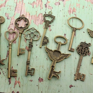 Set of 18 Large Skeleton Key Collection Antiqued Brass - Etsy