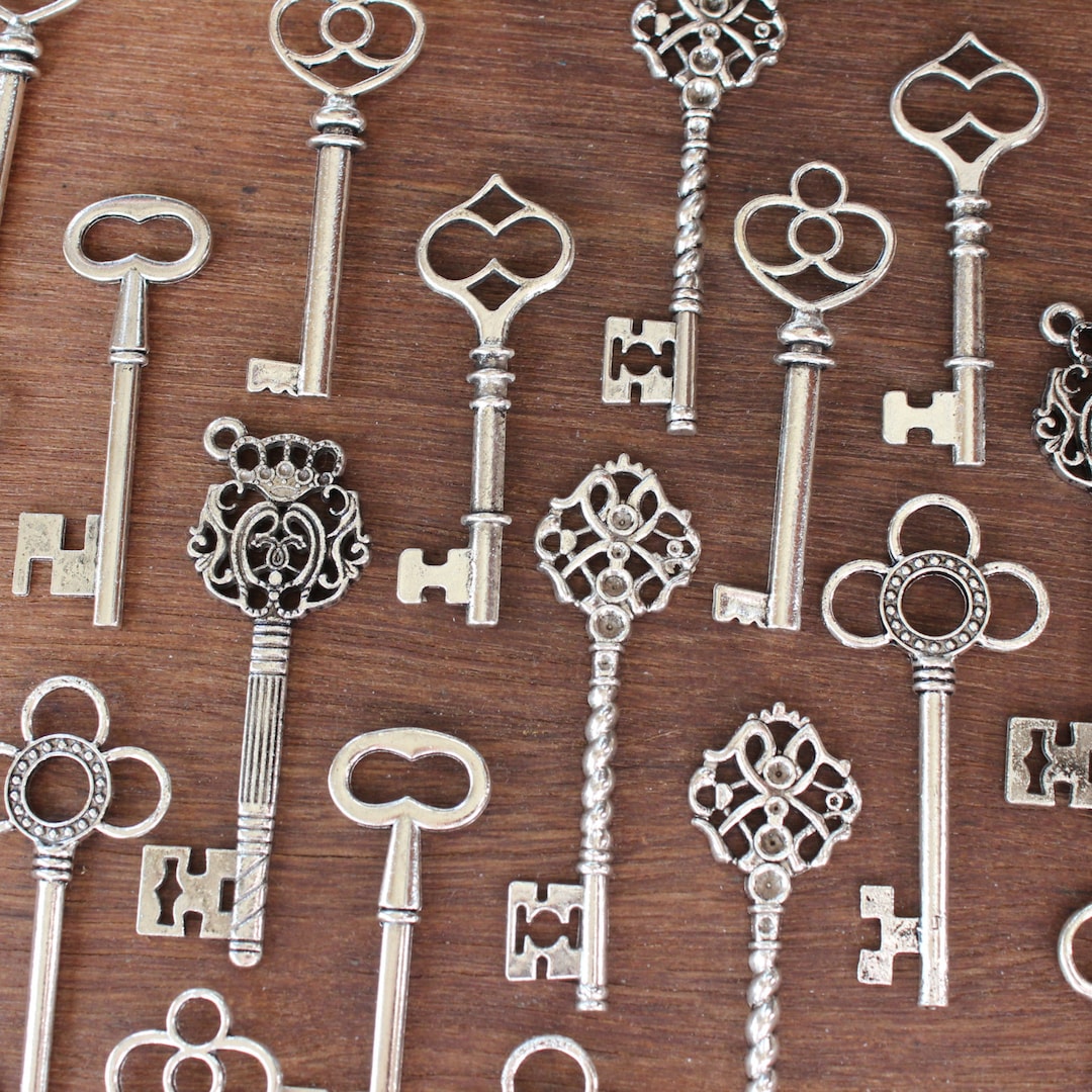 30 Large Skeleton Key Collection Antiqued Silver Wedding Key Wholesale ...
