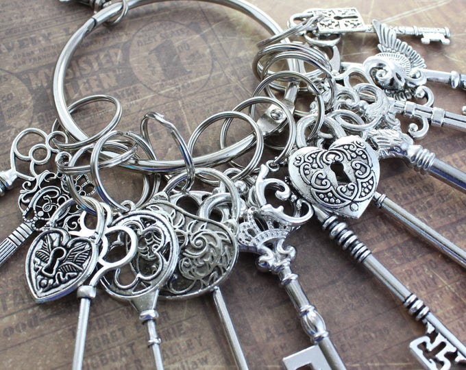 Set of 12 Large Skeleton Keys With 4 Locks on A Big Ring - Etsy