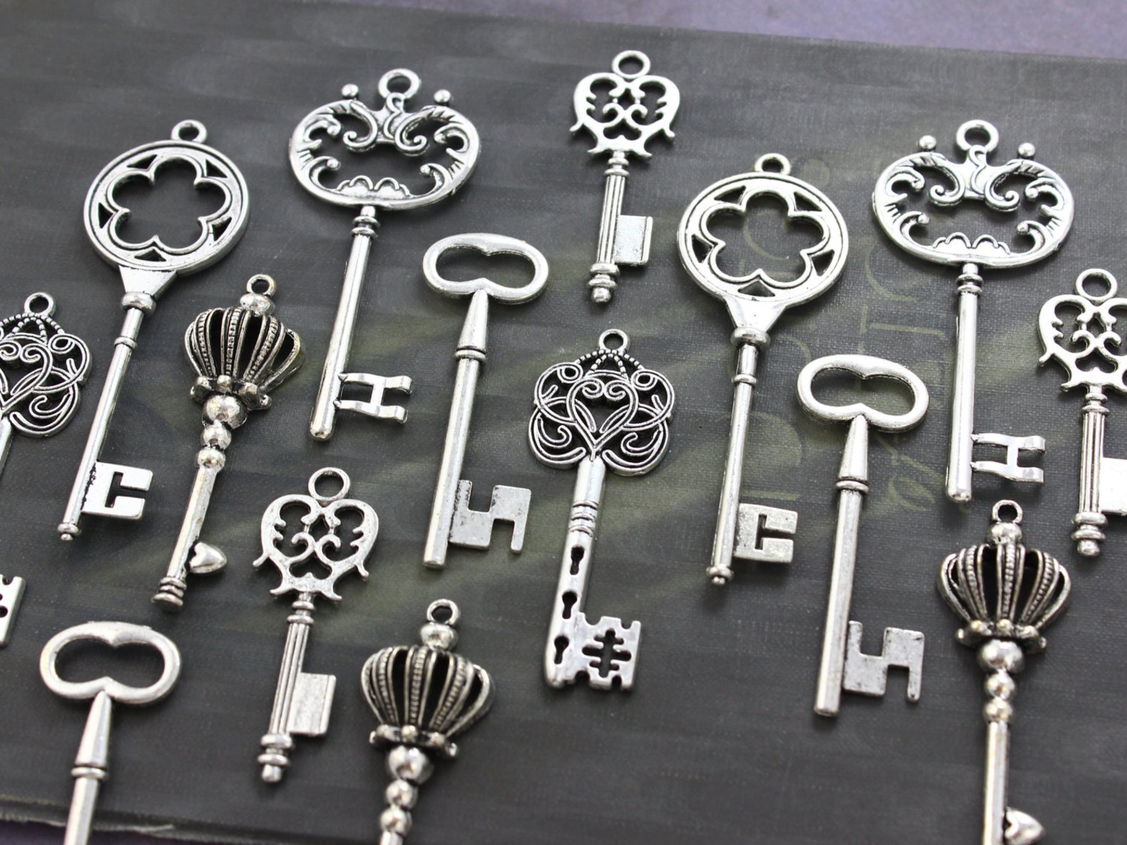 18 Vintage Style Skeleton Key Collection Antiqued Silver Alice | Etsy